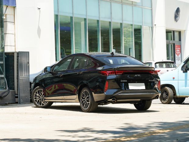 全新紧凑型车，江淮A5 PLUS上市，售价6.58-8.58万元_购车网